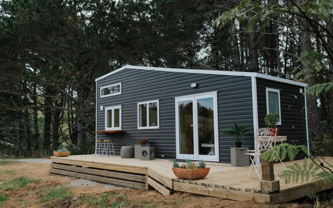 Cherry Picker Tiny House Offers Spacious Interior and Choice Views ...