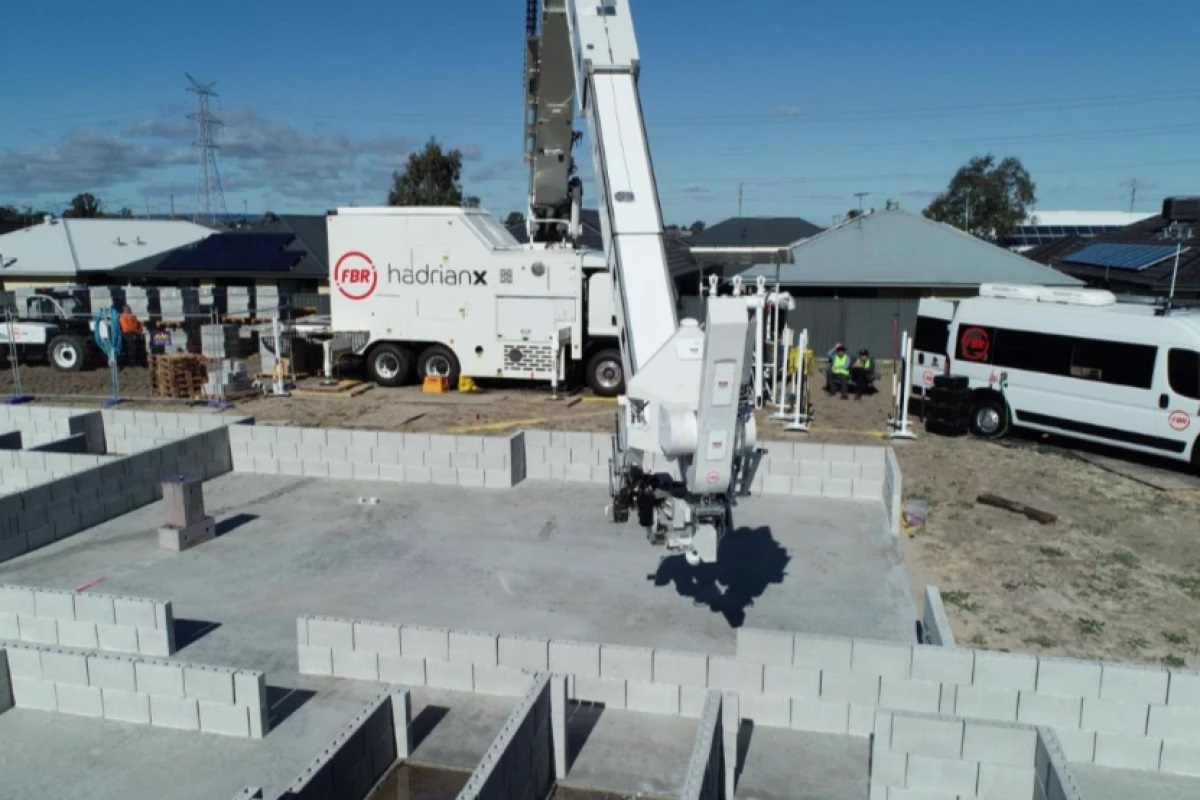 Hadrian X Bricklaying Robot Puts up Its First Walls - GCO Portal